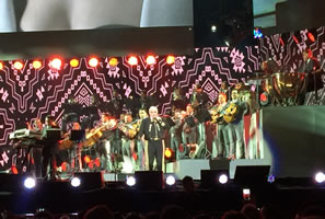 CONCIERTO HISTORICO: UN AZTECA EN EL AZTECA: DON VICENTE FERNANDEZ ...