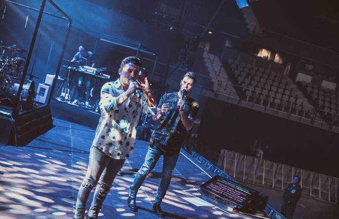 CHRISTIAN NODAL LOGRA MERECIDA OVACIÓN EN LA MADRE PATRIA - LaChicuela.com CHRISTIAN NODAL LOGRA MERECIDA OVACIÓN EN LA MADRE PATRIA - LaChicuela.com